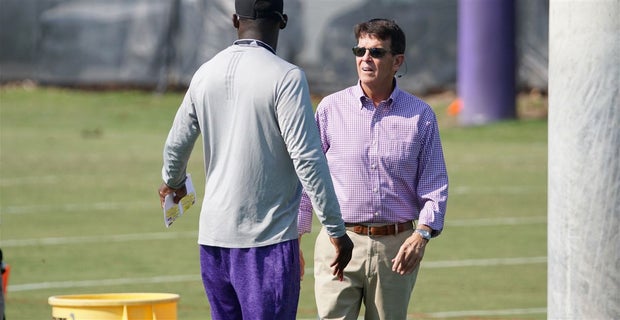 Dave Hart gets one-year extension as special athletics advisor