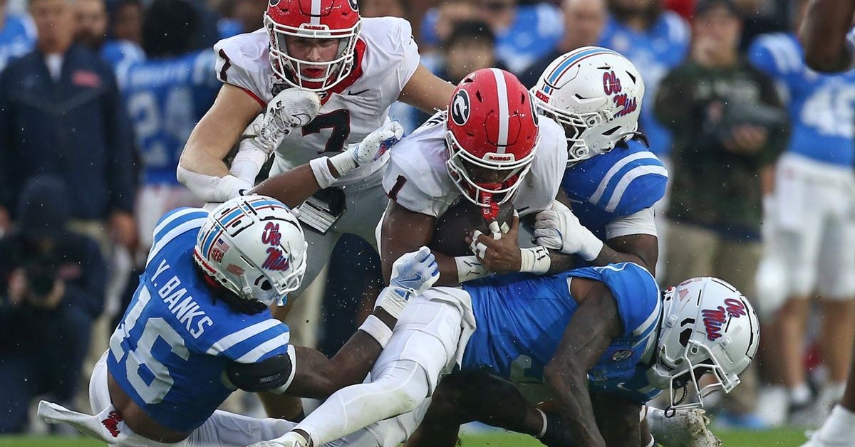 Column: Easy fixes nowhere in sight for Georgia offense