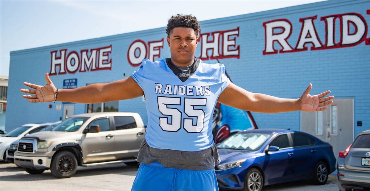 Gators staff rolled out the red carpet for OL commit Bryce Lovett ...