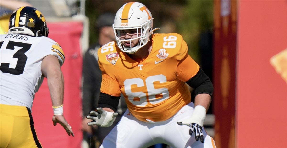 Dayne Davis announces return to Vols for 2024 season