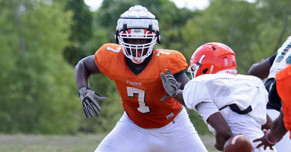 Live updates: Derick Hunter's commitment, news and notes