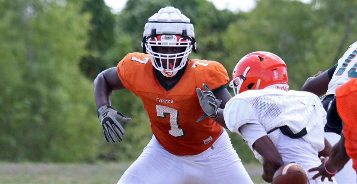 Live updates: Derick Hunter's commitment, news and notes