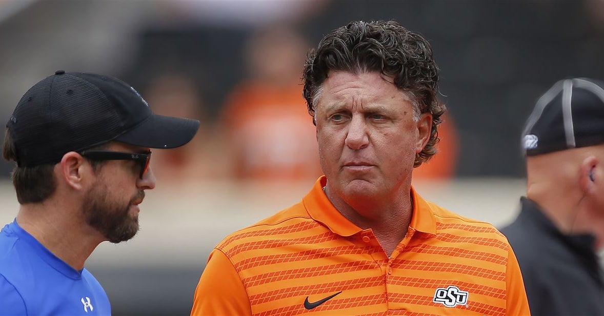 Oklahoma State's Mike Gundy suffers eye injury after being 'head-butted ...