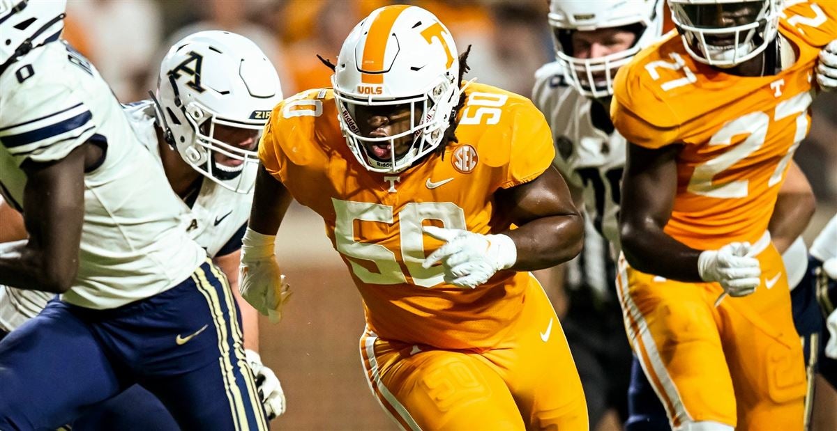 Tennessee DL Jordan Phillips enters NCAA transfer portal