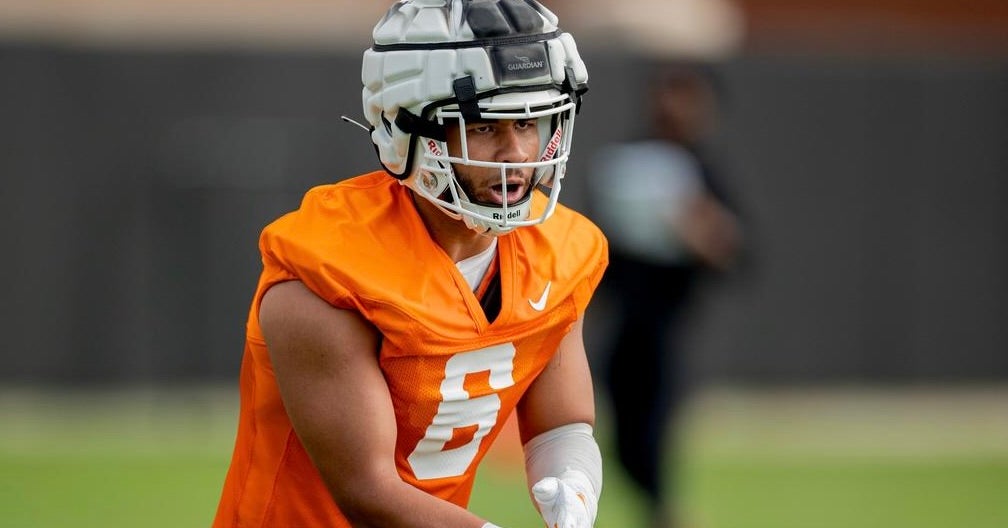 Aaron Beasley growing as vocal leader for young Tennessee linebacker room