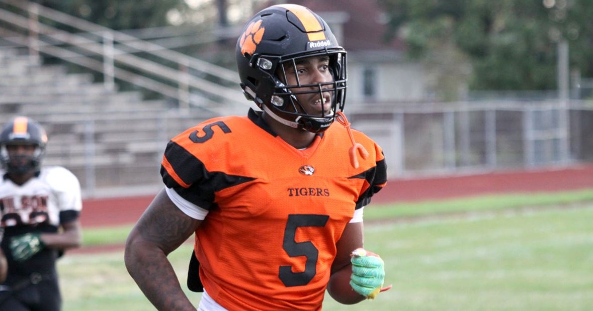 Diggs excited about being in A&M class, recruiting for Aggies