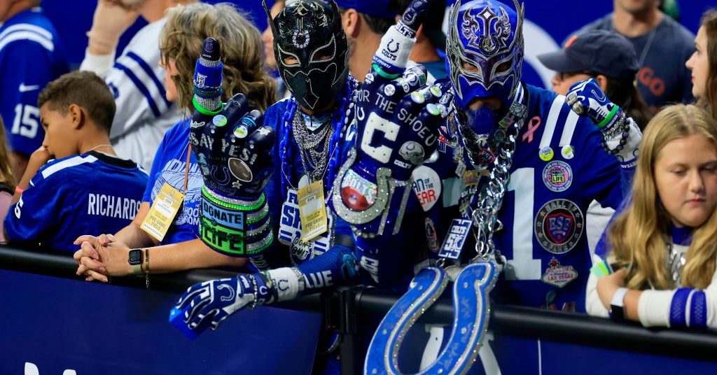 WATCH: Colts fans burn Terrible Towels ahead of Steelers matchup