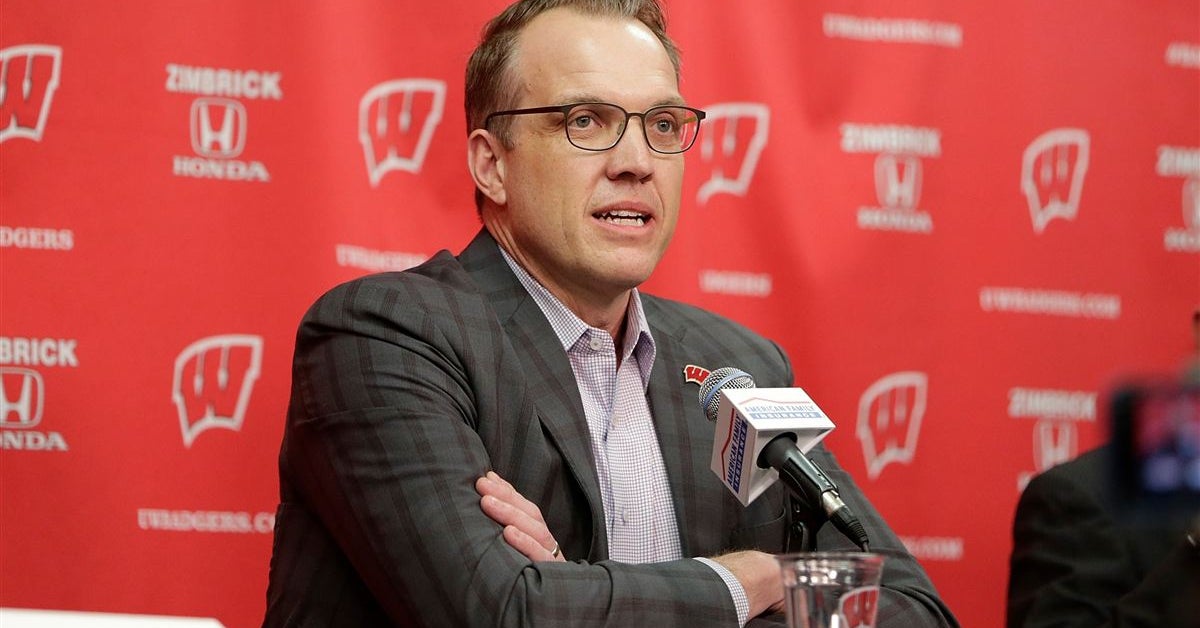 Report: Wisconsin athletic director Chris McIntosh stepping down