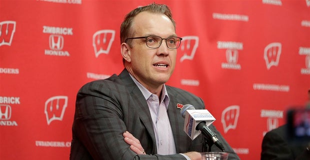 Report: Wisconsin athletic director Chris McIntosh stepping down