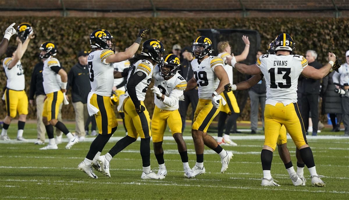 Pro Football Focus Grades, Snap Counts, and Analysis from Iowa's 10-7 ...