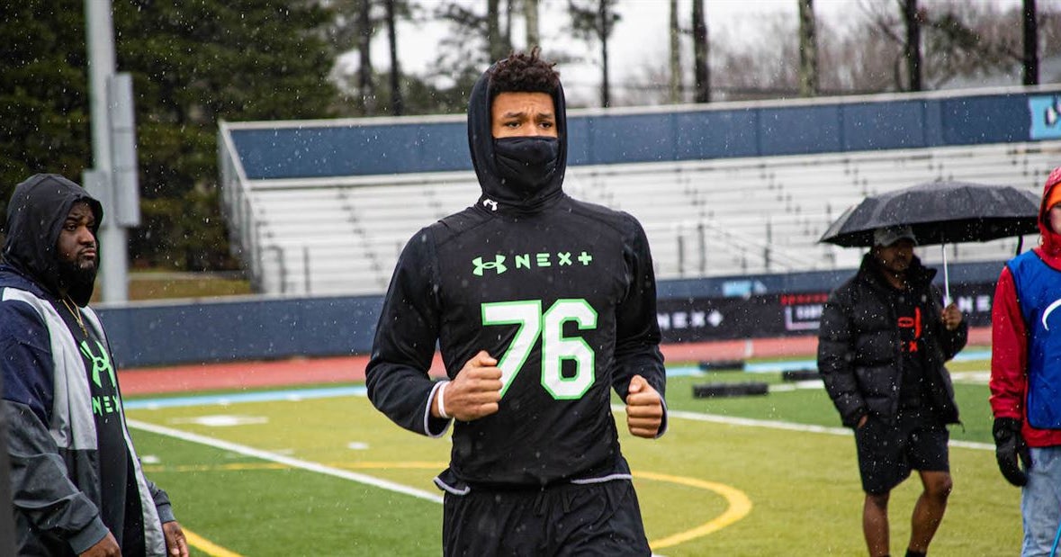 Four-star DL Searcy signs with Florida