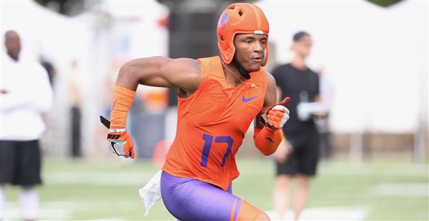 IMG Academy WR Hightower Inks With Miami