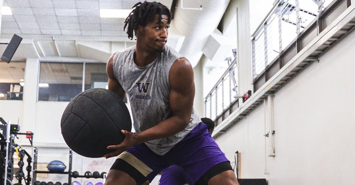 Wesley Yates and Lathan Sommerville talk after Washington's 84-70 win ...