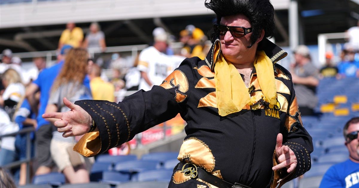 Iowa Hawkeye Icon 'Hawkeye Elvis' officially retiring from his ...