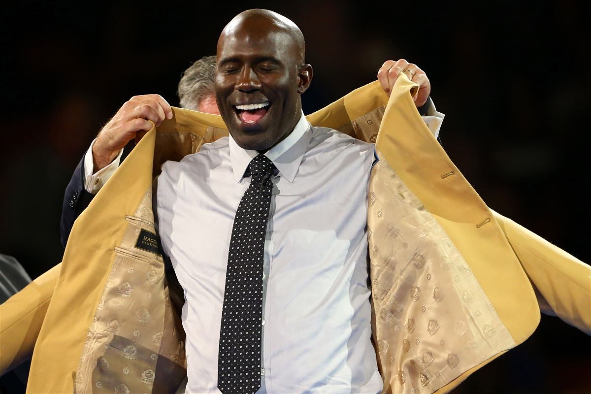 WATCH: Terrell Davis Gets His Gold Hall of Fame Jacket