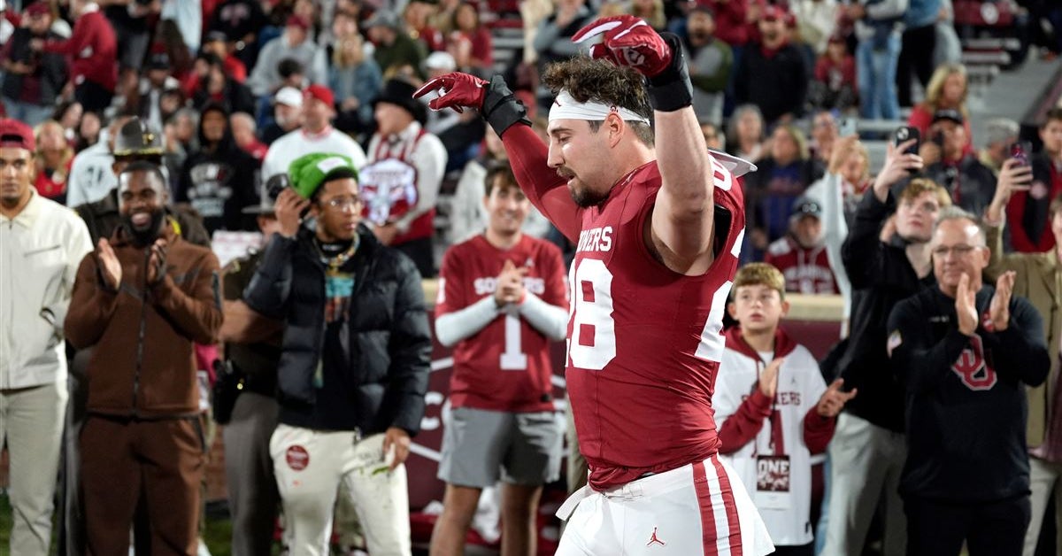 Danny Stutsman earns Walter Camp 1st-team All-America honors