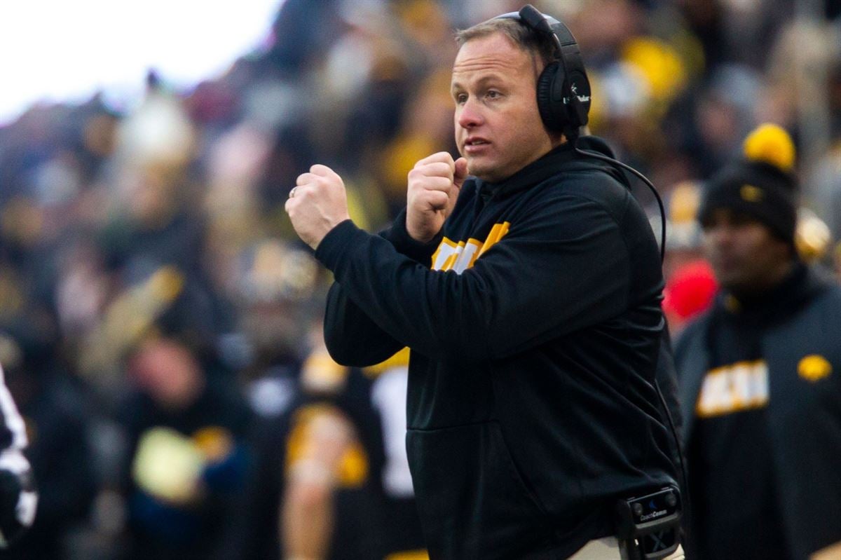Iowa Football: Linebackers coach Seth Wallace meets with media prior to ...