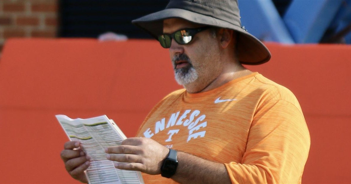 Glen Elarbee breaks down Tennessee’s offensive line after four camp ...