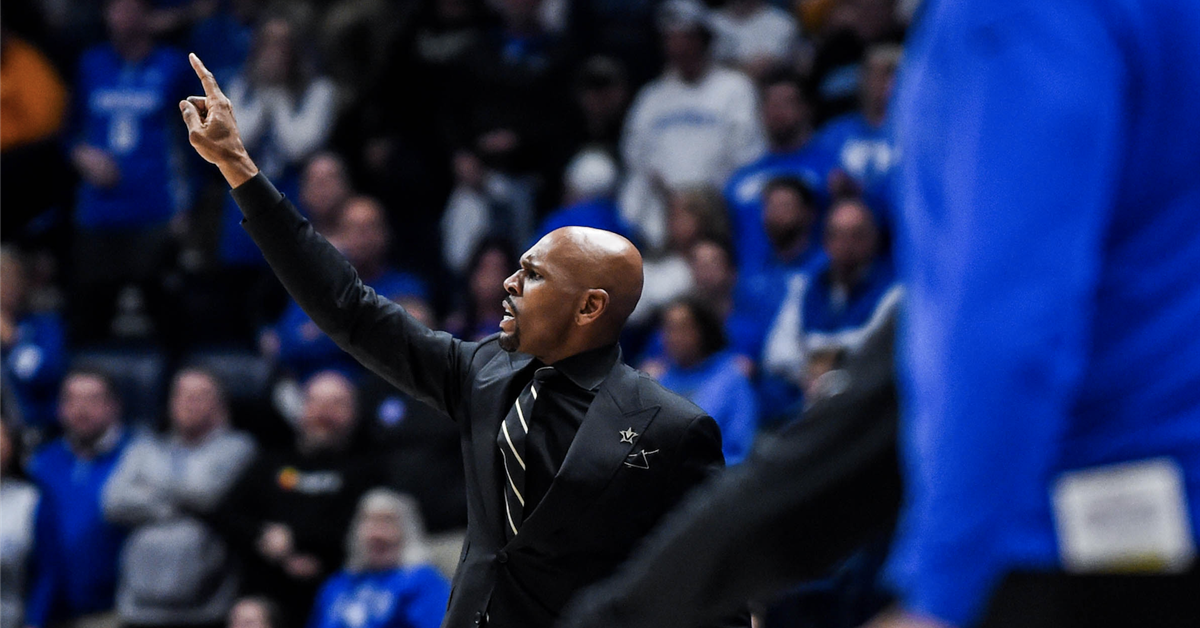 Vanderbilt basketball coach Jerry Stackhouse, players thank fans after ...