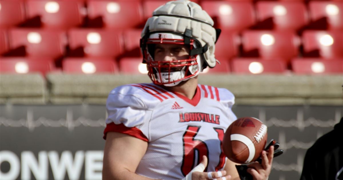 'Blue collar' Bryan Hudson takes over at center for Louisville football