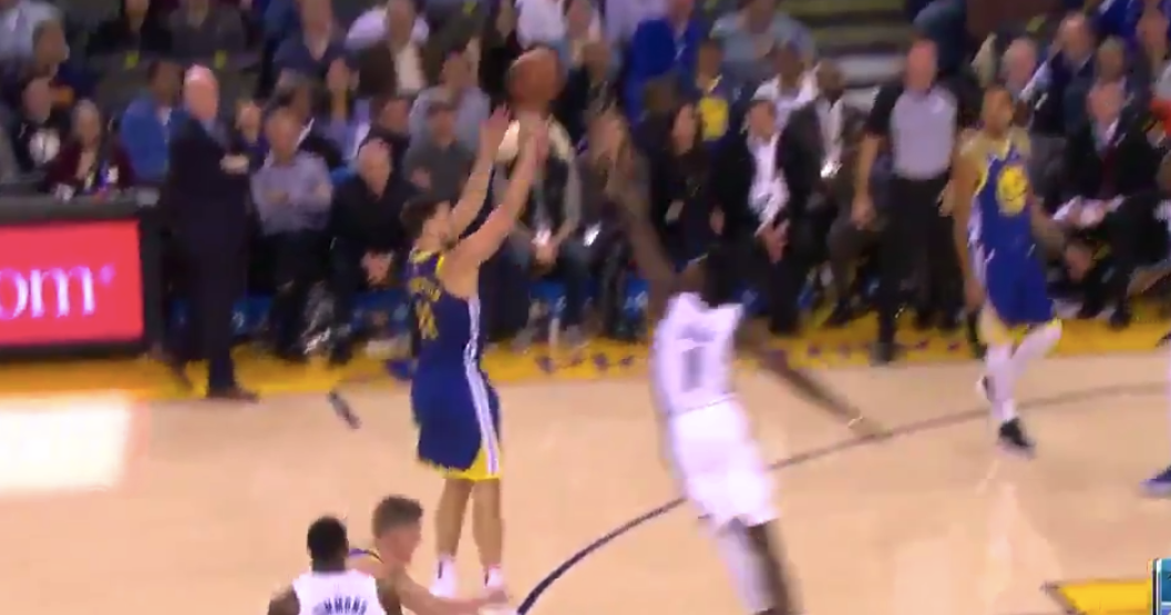 Klay Thompson's back-to-back 3-pointers bring Warriors back