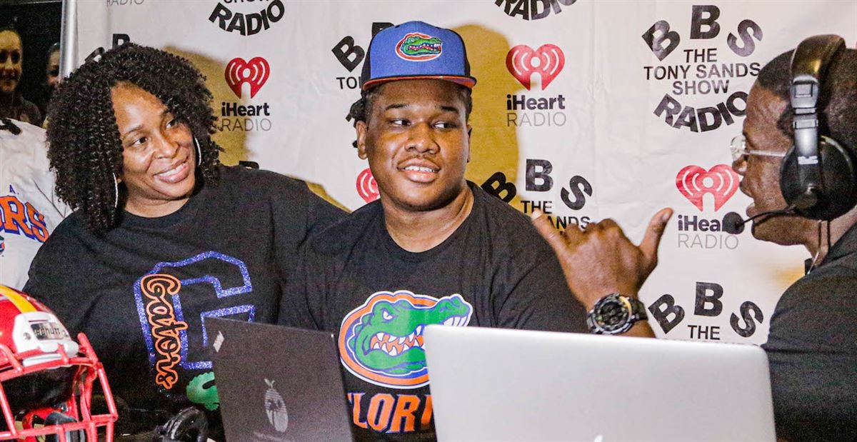 3-star OT David Conner signs with UF during the Early Signing Period