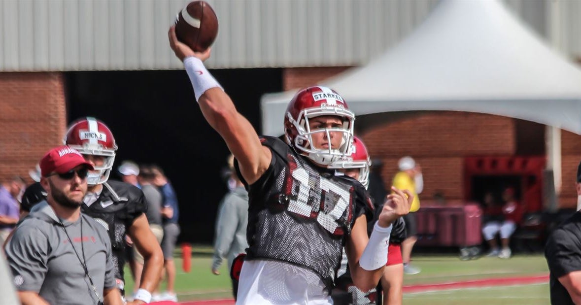 Razorback quarterback scrimmage shakedown