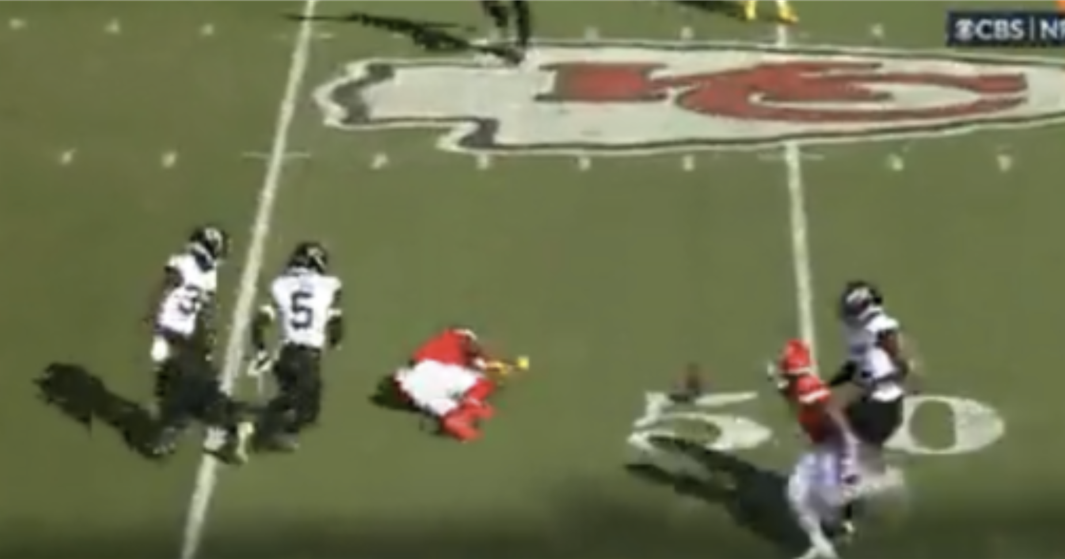 JuJu Smith-Schuster exits Chiefs vs. Jaguars after violent hit, enters ...