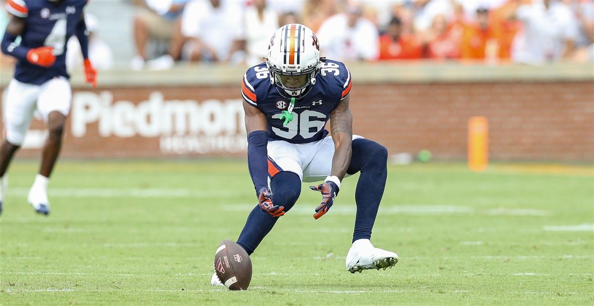 Jaylin Simpson dances with Freeze, shows ball-hawk potential