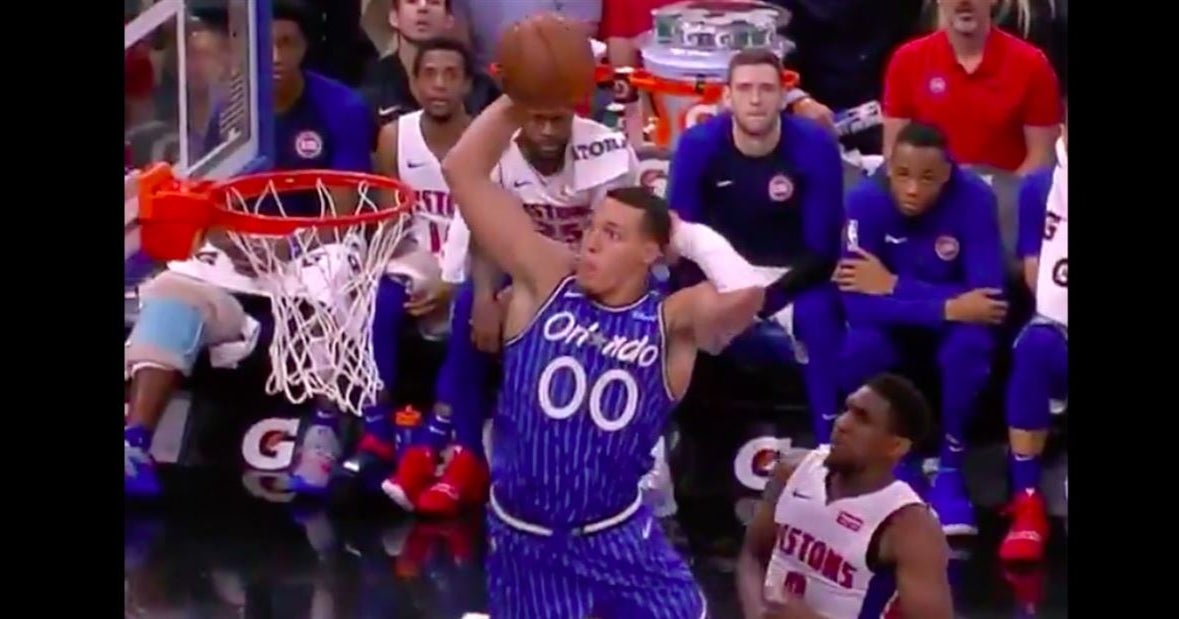 Watch: Aaron Gordon puts hand behind his head during alley-oop