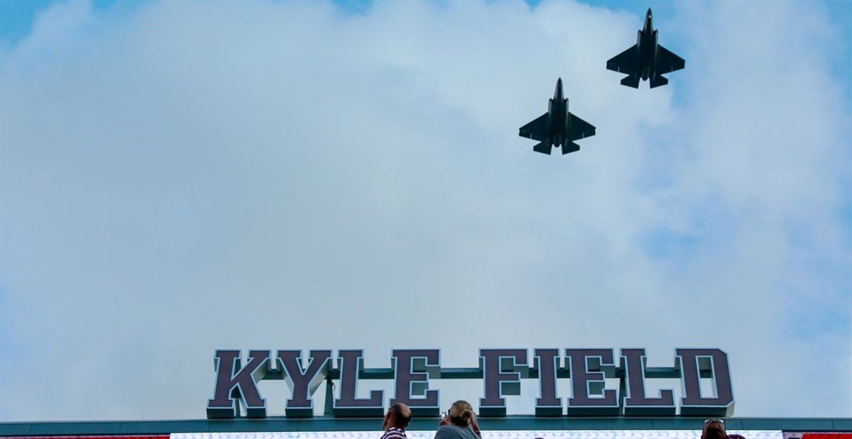 WATCH: Pair of F-35 fighter jets make Kyle Field flyover for South ...