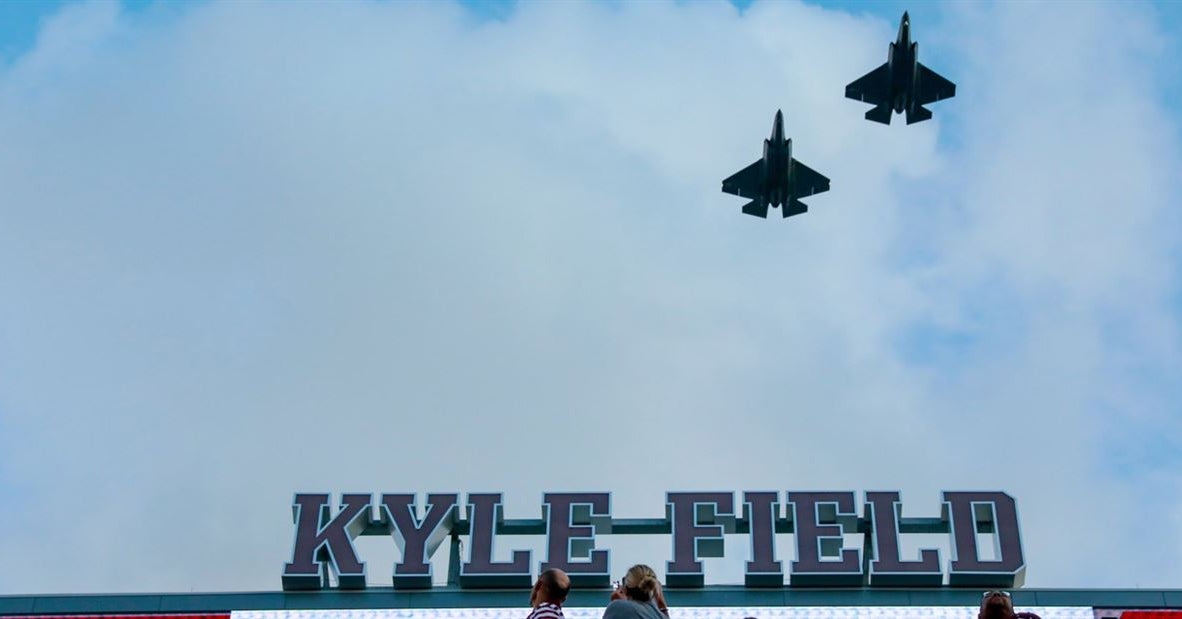 WATCH: Pair of F-35 fighter jets make Kyle Field flyover for South ...