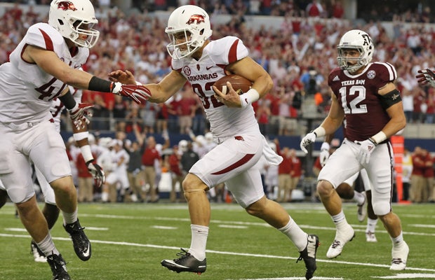 WATCH: Arkansas punter with a touchdown run