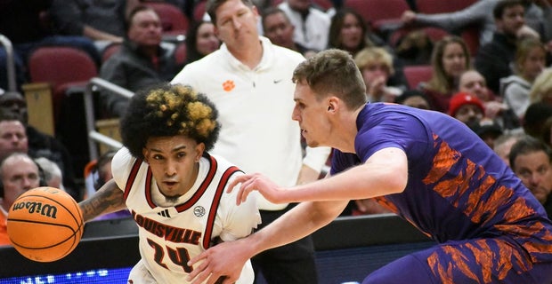 PHOTOS: Hadley's career night highlights Louisville's 74-64 win over ...