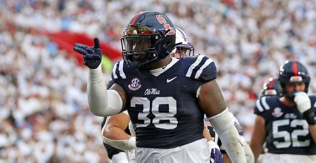 JJ Pegues' size and NFL abilities defended by teammate's mother on X