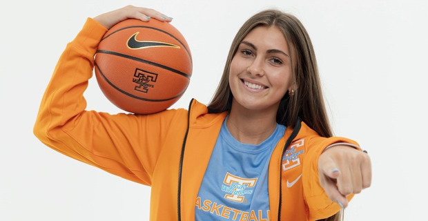 Elite 2025 recruit Lauren Hurst commits to Lady Vols