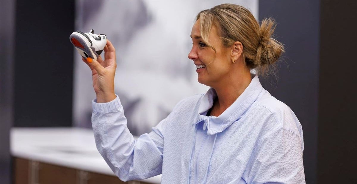 Lady Vols Coach Kim Caldwell to miss Texas game after birth of son