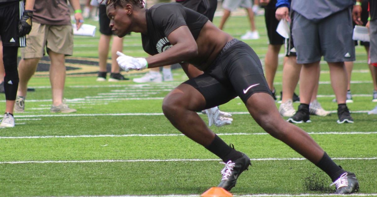 Arkansas staff has attention of 2021 WR Demetrius Cannon