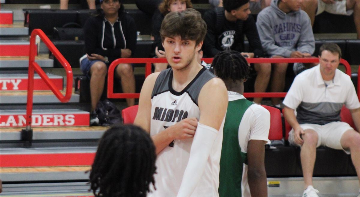 WATCH: Highlights of Iowa commit Owen Freeman at NY2LA's 'The Final ...