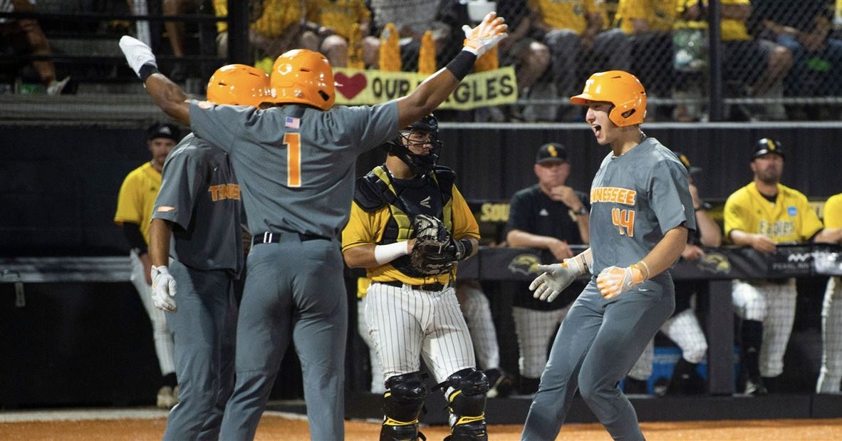 Tennessee baseball punches ticket to Omaha with Game 3 win over ...