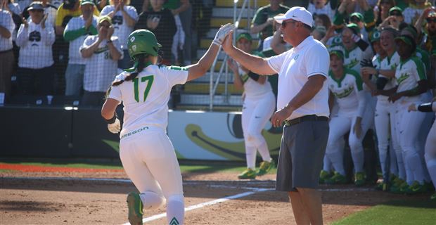 REPORT: Oregon softball coach Mike White to take Texas job