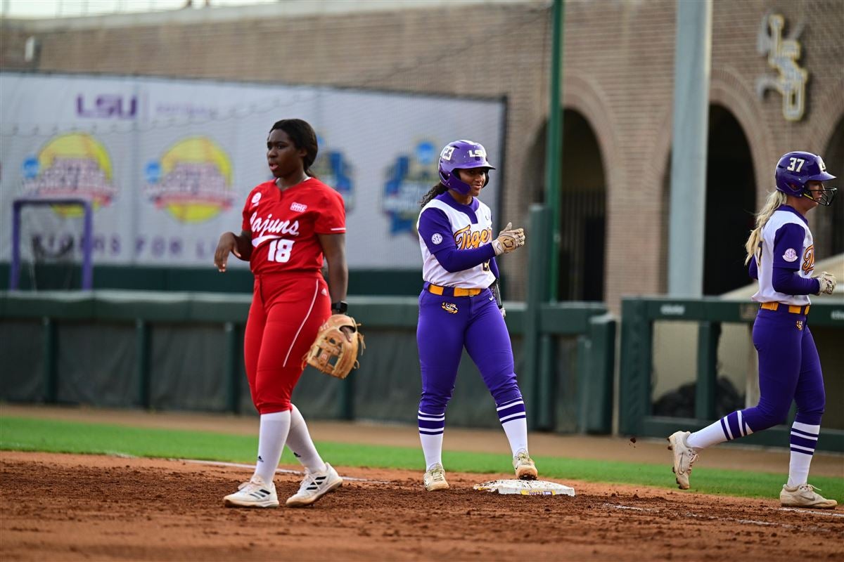 LSU softball knocks off ULL in ranked matchup