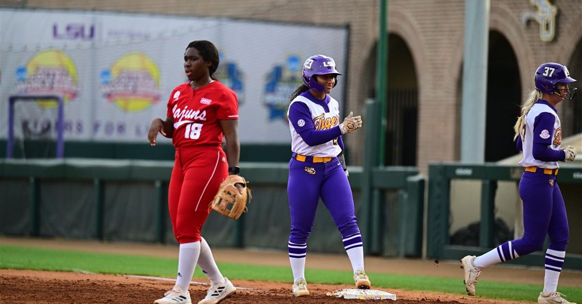 LSU softball knocks off ULL in ranked matchup