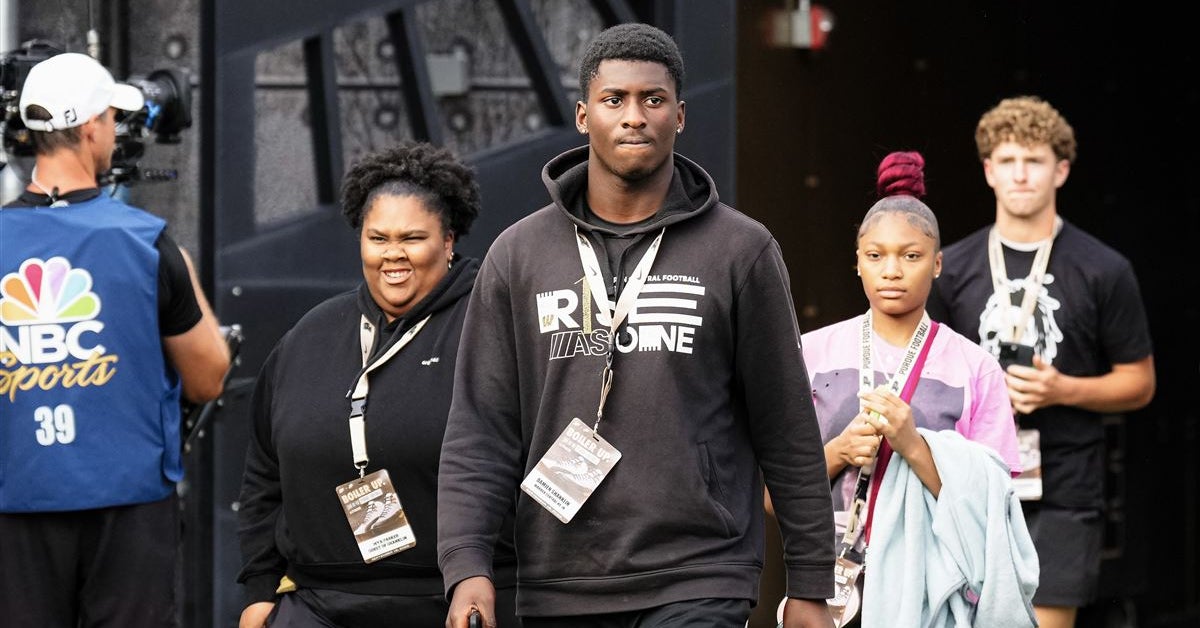 Buckeye high 4-star DE offer talks Ohio State official visit