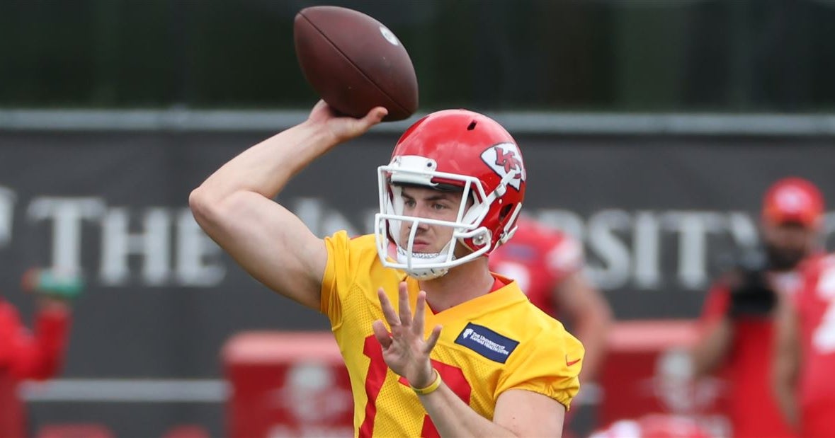Kansas City Chiefs roster 2022: Ex-Kent State QB Dustin Crum signed ...
