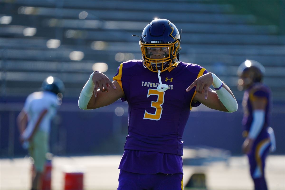 Blue-chip TE Kaden Helms makes history with signing