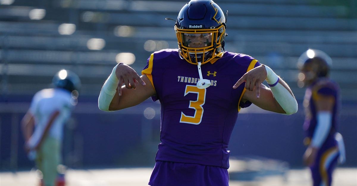 Blue-chip TE Kaden Helms makes history with signing
