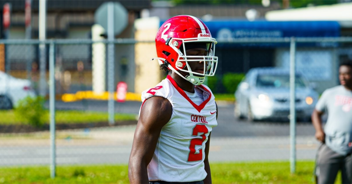 2027 wide receiver Tra’Von Hall is eager for his junior season to kick off