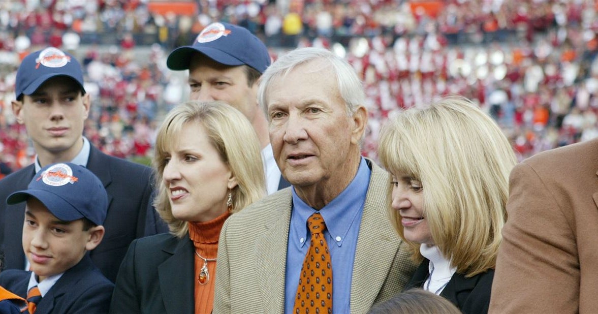 Legendary Auburn coach Pat Dye tests positive for coronavirus