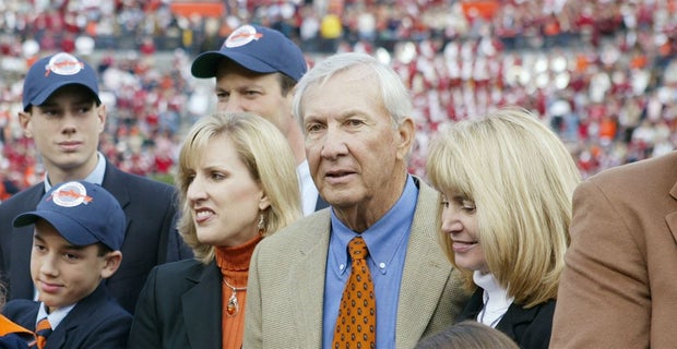 Legendary Auburn coach Pat Dye tests positive for coronavirus